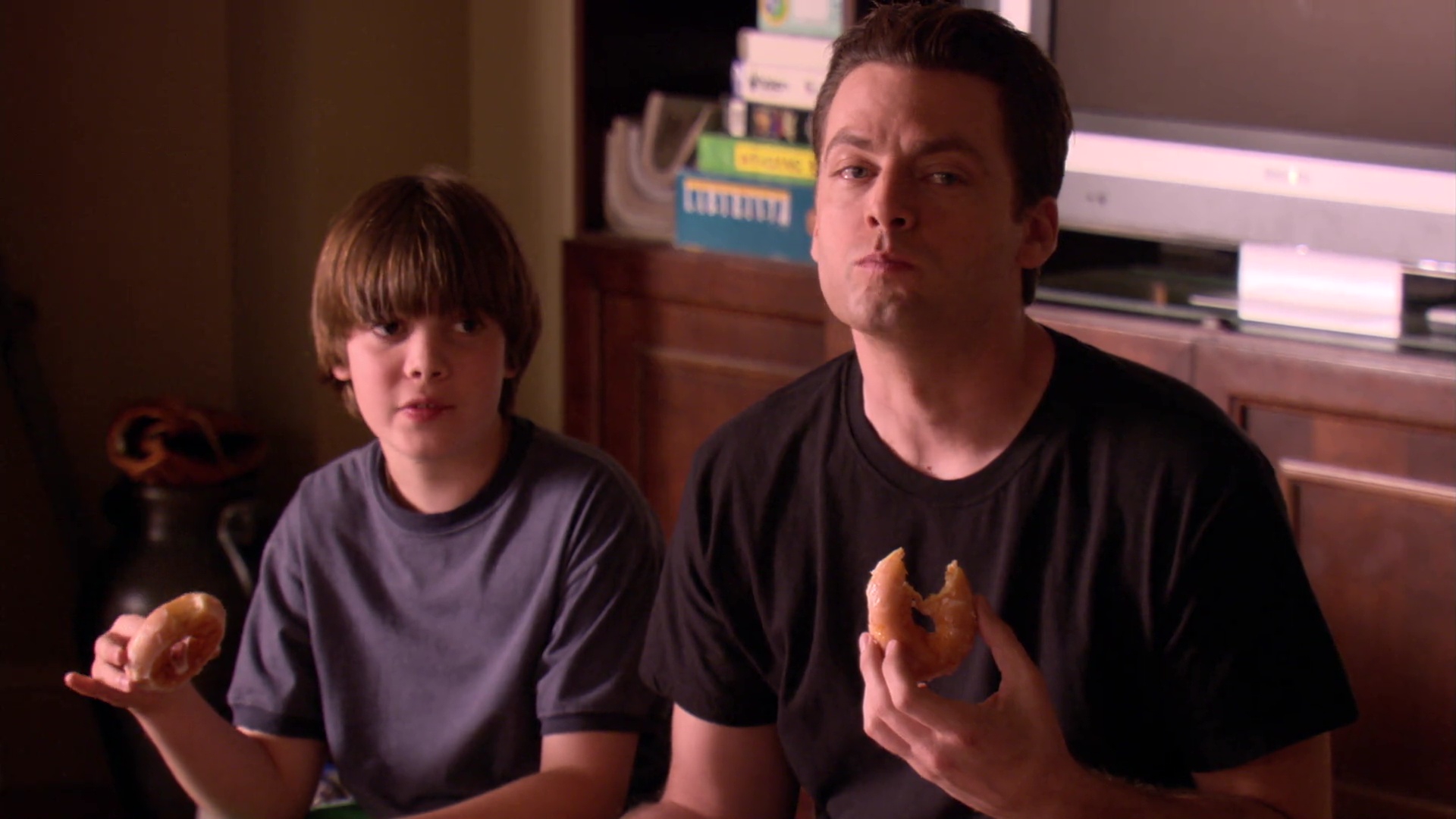 Watch Weeds Season 2 Online | Stream TV Shows | Stan