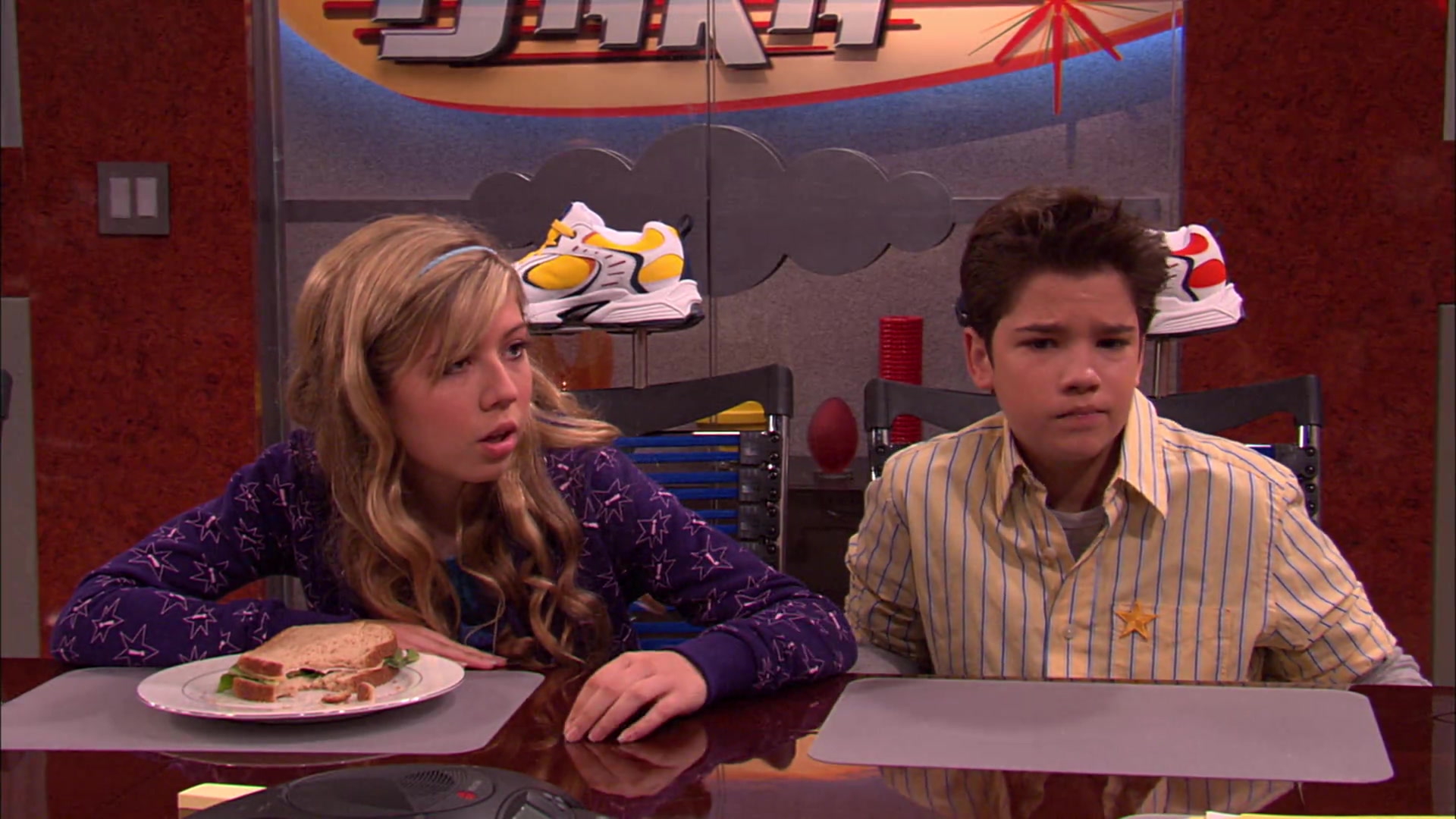 Watch iCarly Online | Stream Seasons 1-6 Now | Stan