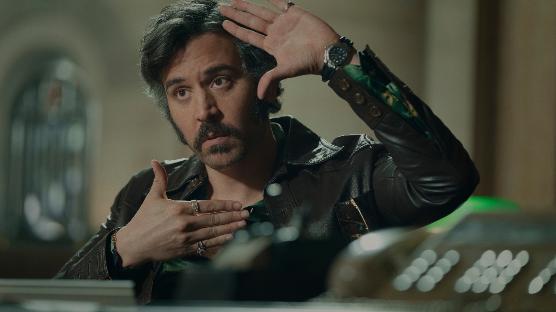 Watch Hunters Online | Stream Seasons 1-2 Now | Stan